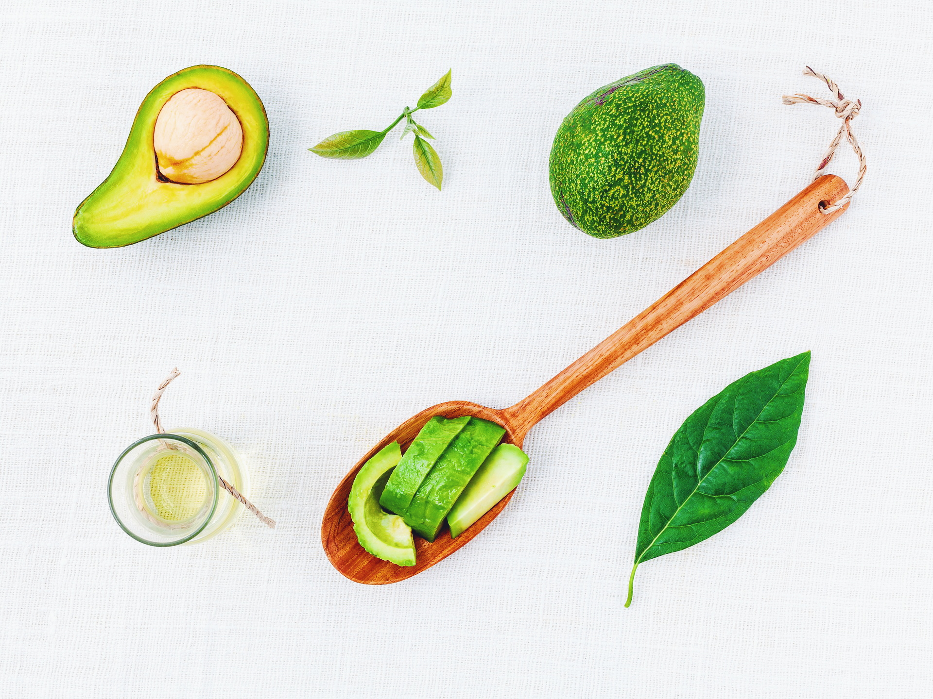 Avocado Oil Benefits For Skin & Hair: Get Radiance and Elasticity ...